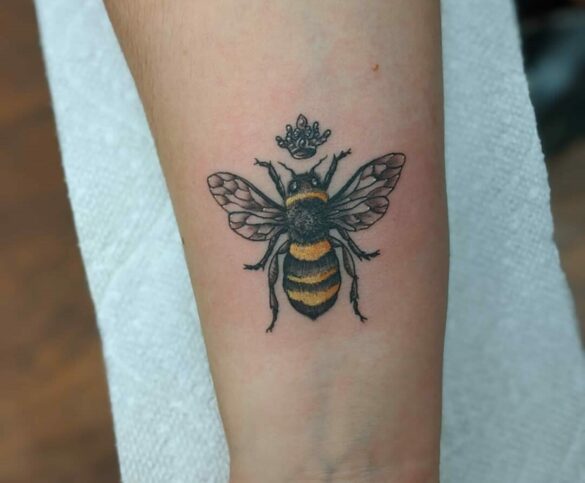 11+ Queen Bee Tattoo Ideas You Have To See To Believe!