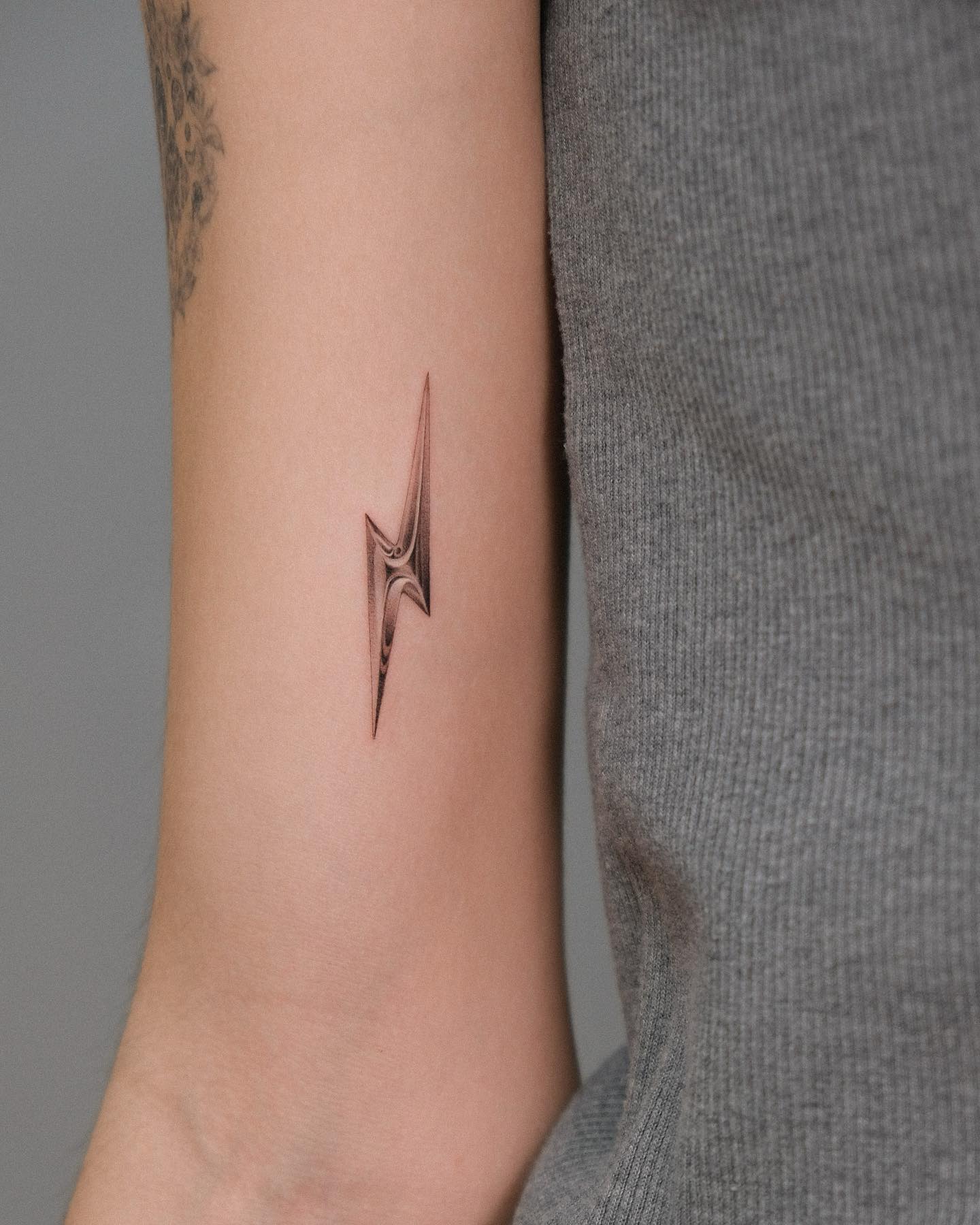 LIGHTNING TATTOOS - WHAT DO THEY REALLY MEAN & WHERE SHOULD YOU GET ONE!