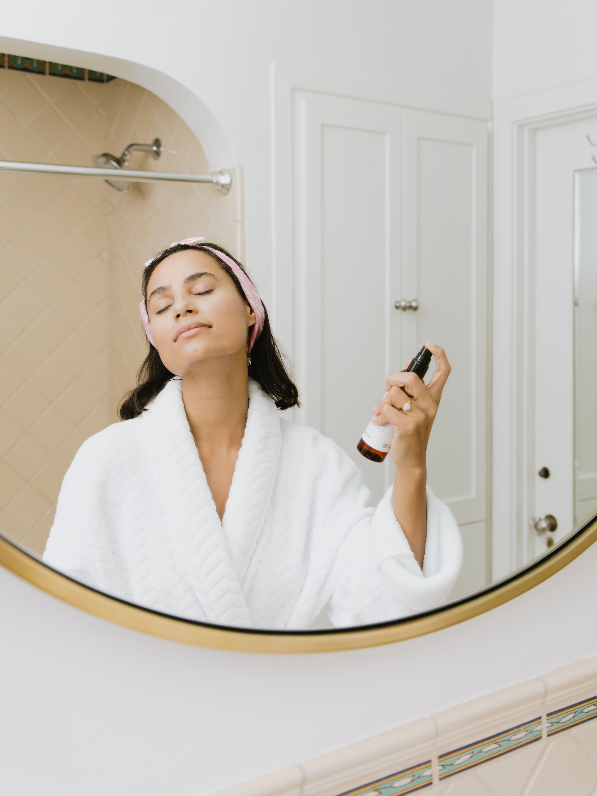 Unlock the Secret to Optimal Skincare: Mastering the Art of Applying ...