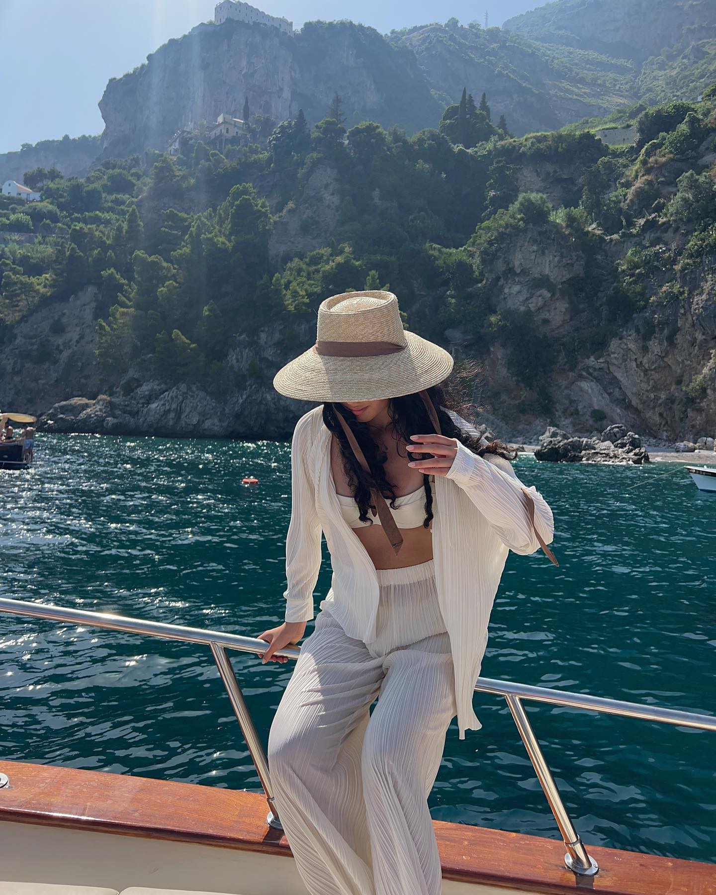 What to Wear on a Boat: The Ultimate Guide for 2024
