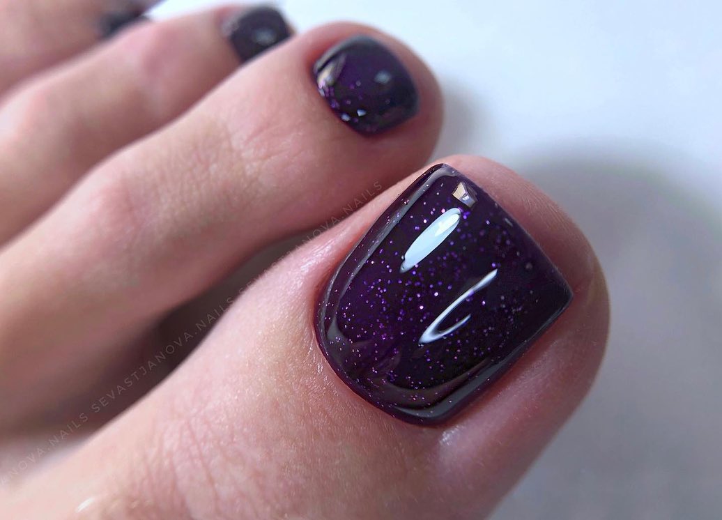 30 Winter Pedicure Color Ideas to Try in 2024