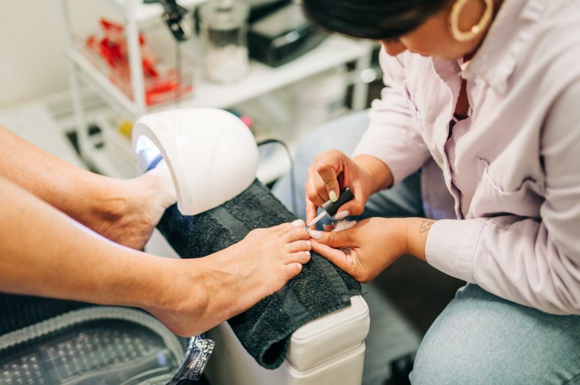 What Is A Shellac Pedicure & How Is It Different To A Normal Pedicure