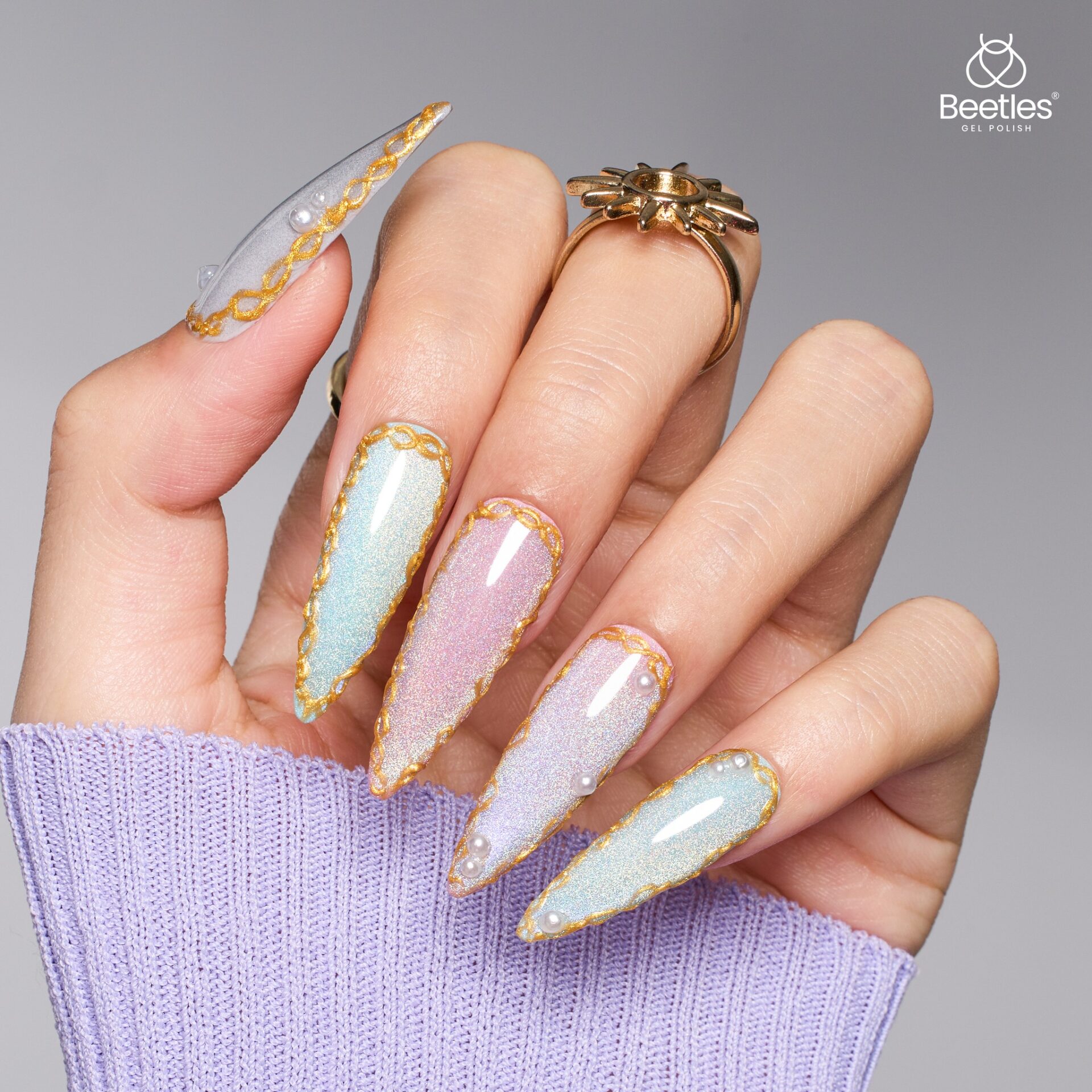 Captivating Cat-Eye Nail Designs to Try in 2024 😻