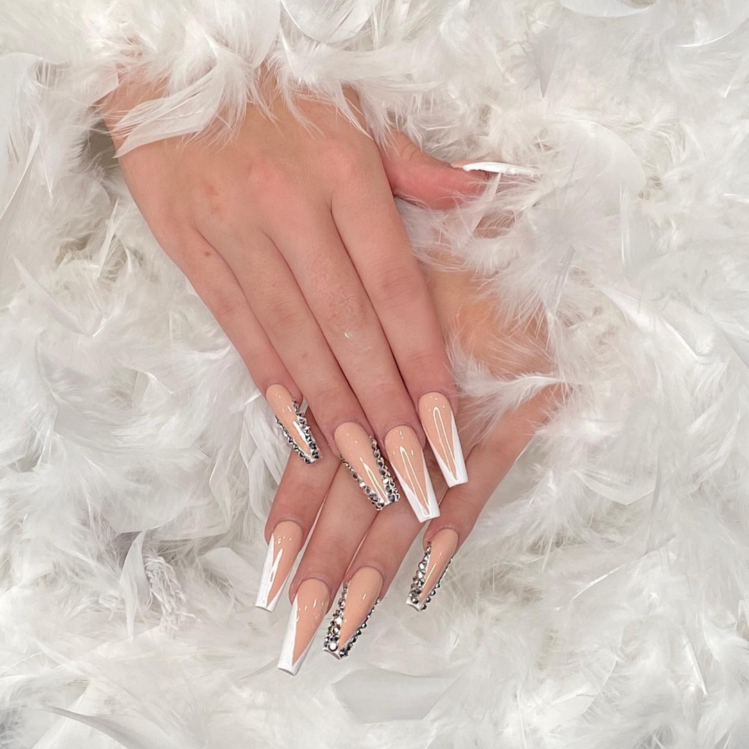 30 Latest Glitter French Tip Nail Designs To Try In 2023! - alexie
