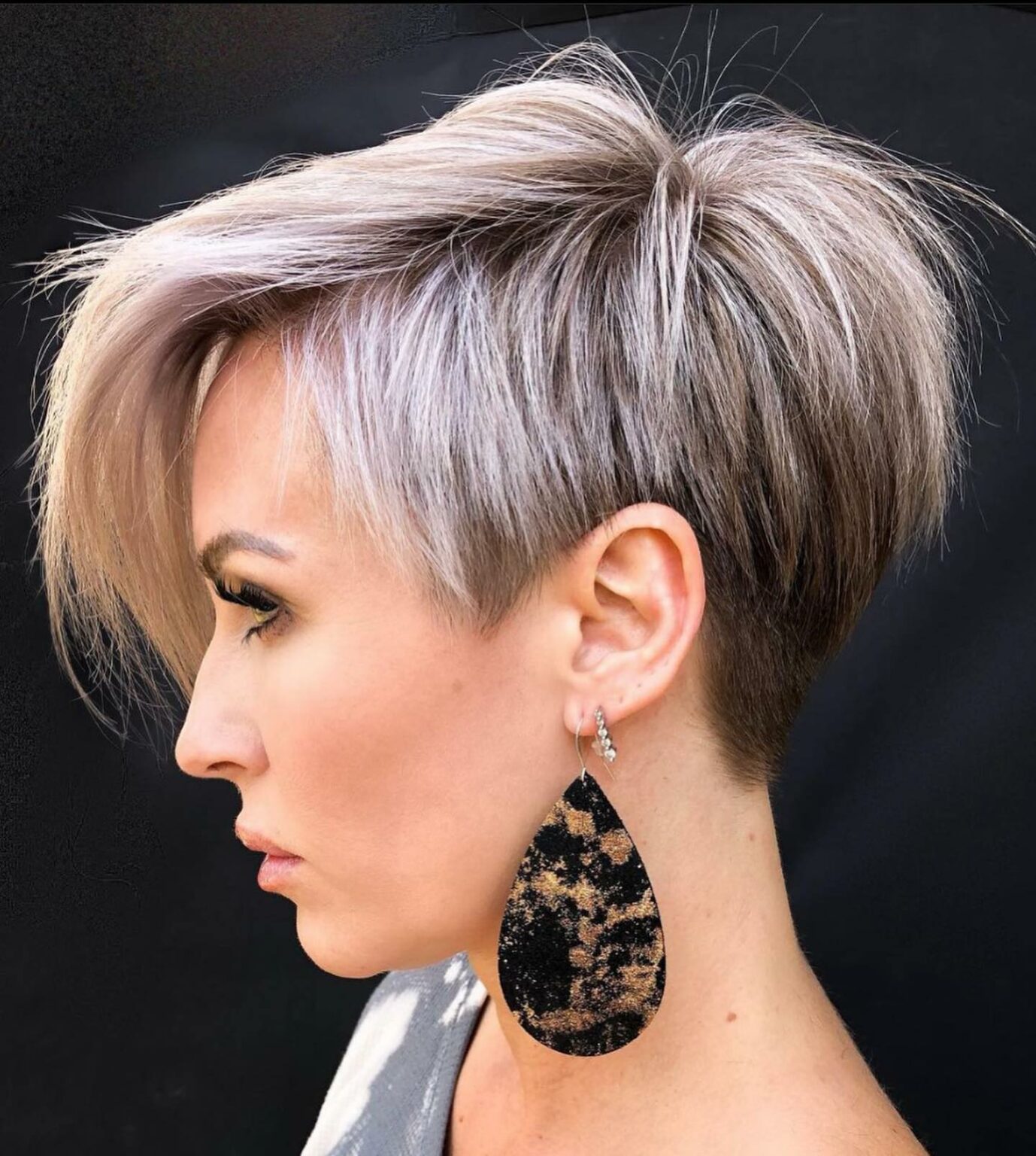35 Short-Sided Shaved Female Hairstyles to Flaunt Your Boldness in 2024