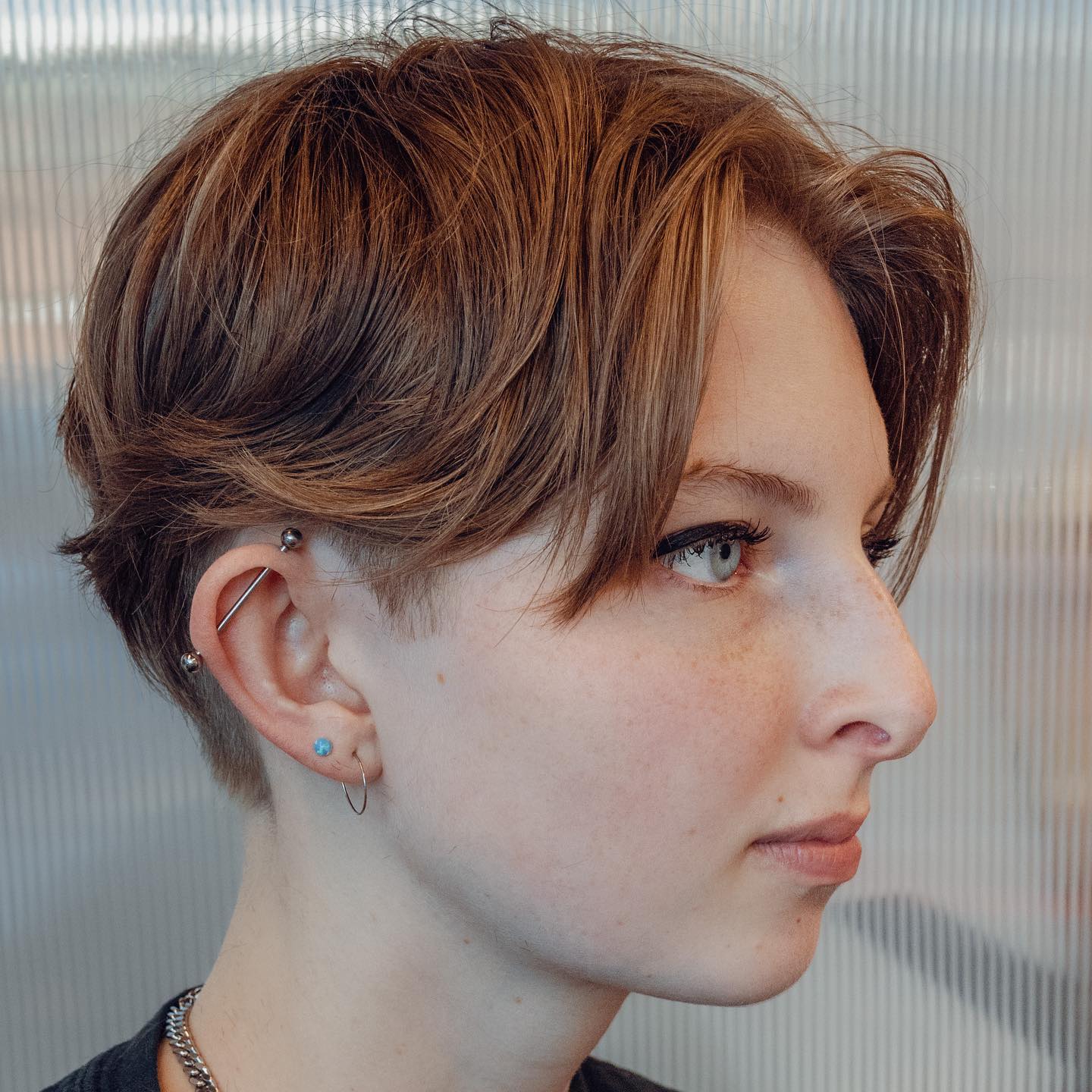 35 Short-Sided Shaved Female Hairstyles to Flaunt Your Boldness in 2024