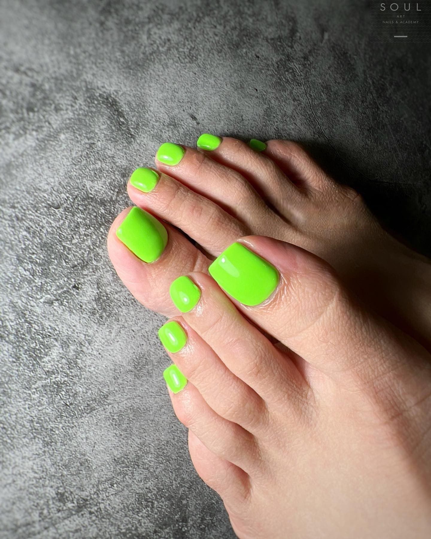 35 Neon Pedicure Ideas to Make a Bold Statement in 2024