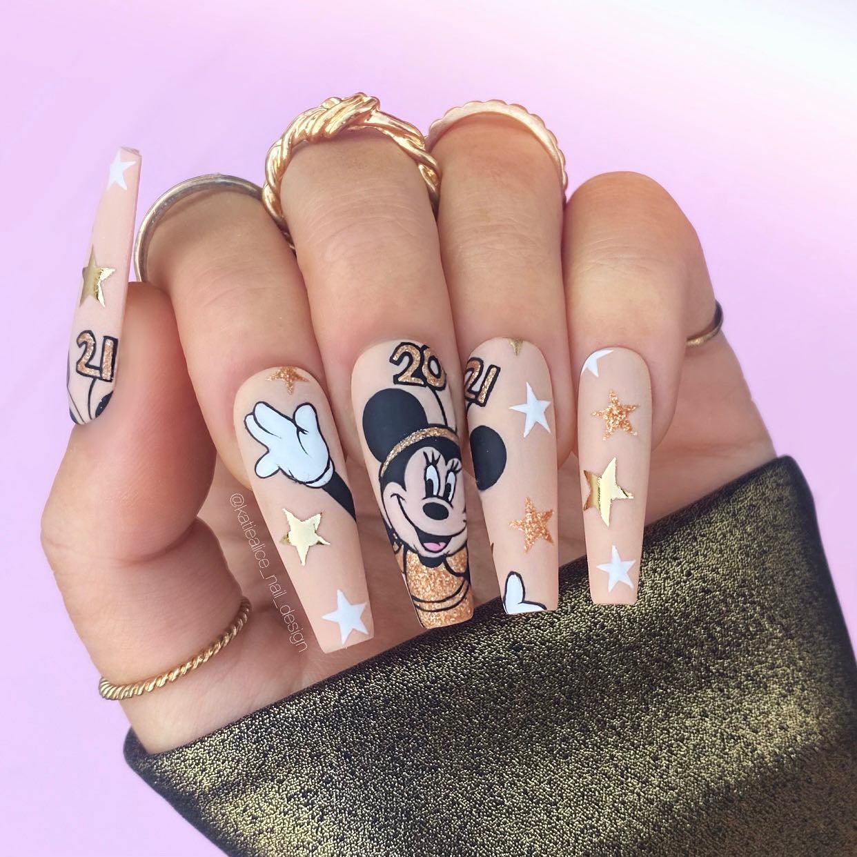 Embrace Childhood with 30 Minnie Mouse Nail Designs in 2024
