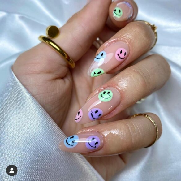 Show Off 25 Smiley Face Nail Designs in 2024