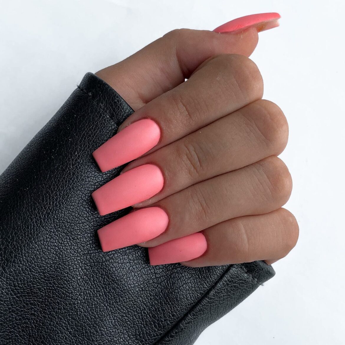 20 Latest Coral Nail Ideas To Try In 2024!