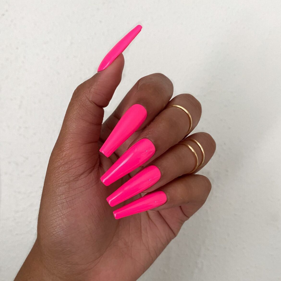 33 Latest Neon Pink Nail Ideas To Try In 2024!