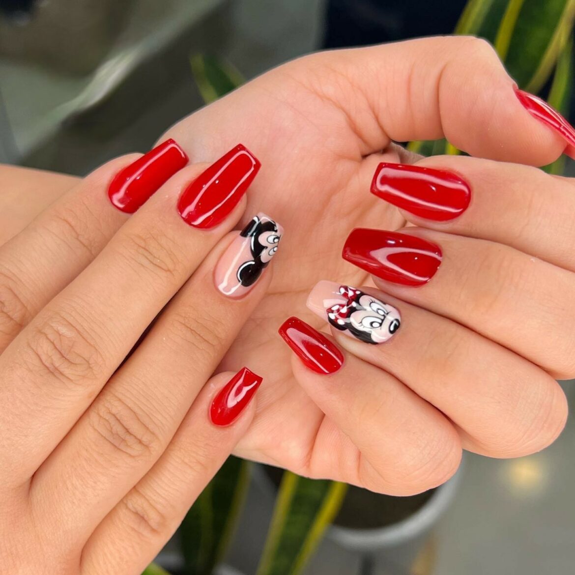Embrace Childhood with 30 Minnie Mouse Nail Designs in 2024