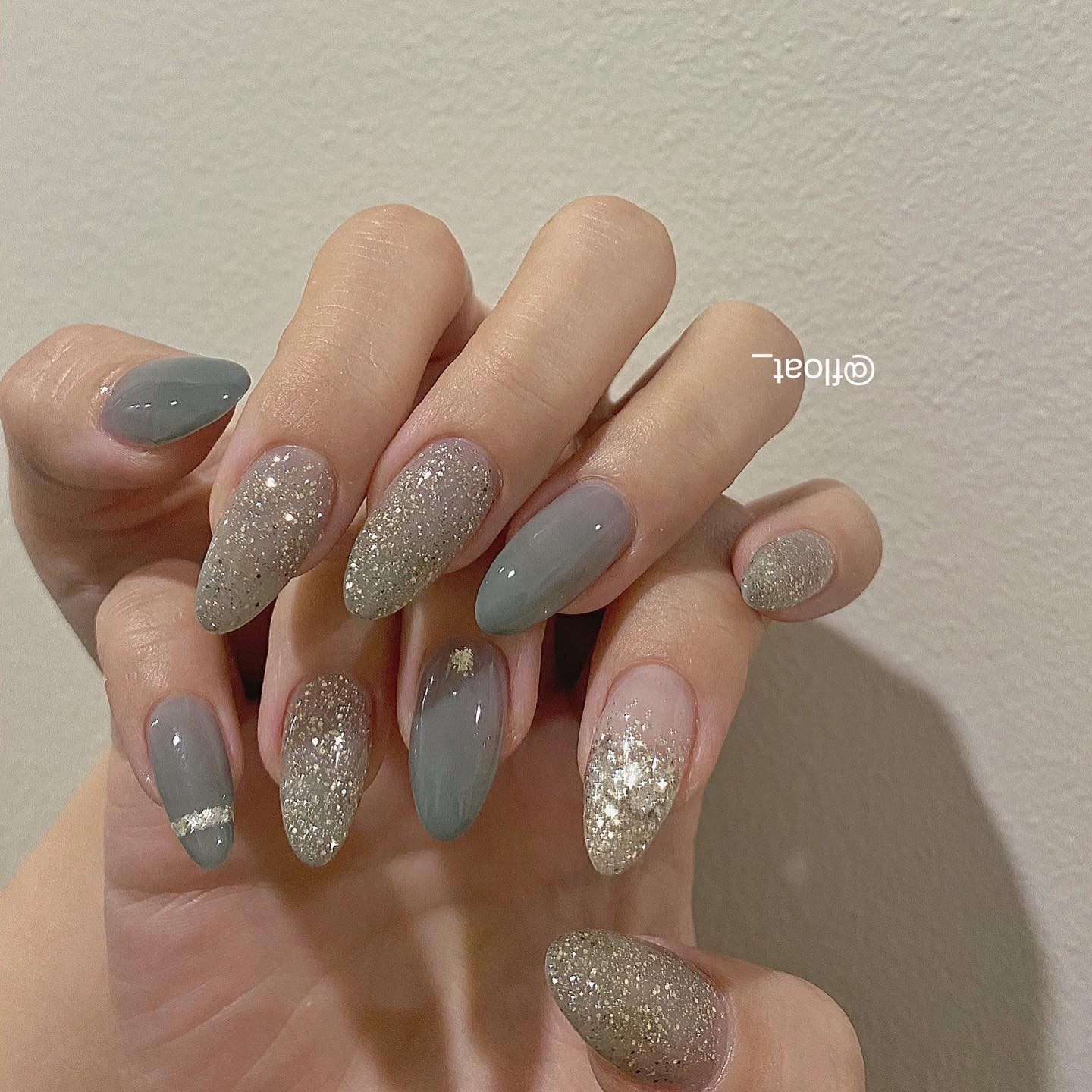 30 Latest Grey Nail Ideas With Glitter To Try In 2024!