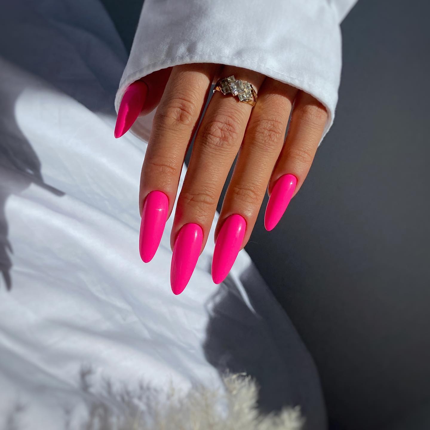 33 Latest Neon Pink Nail Ideas To Try In 2024!
