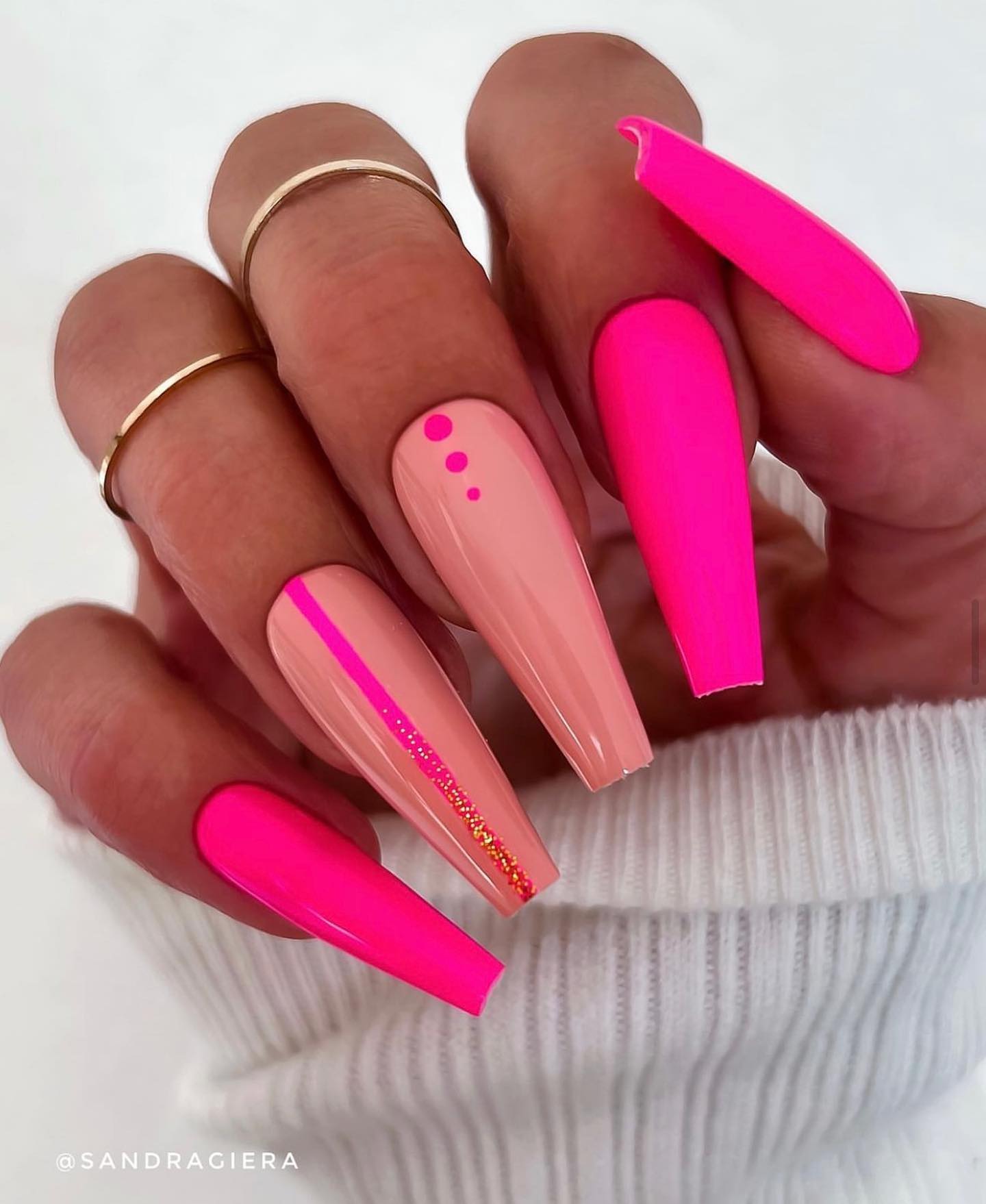 33 Latest Neon Pink Nail Ideas To Try In 2024!