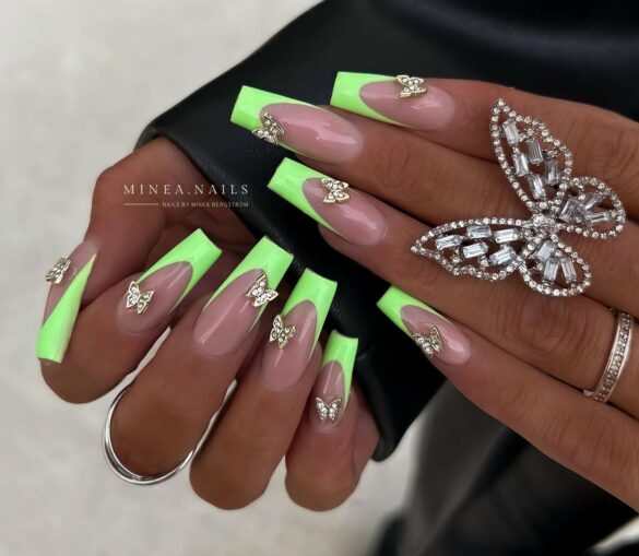 Try 30 Green French Tip Nail Designs of 2024