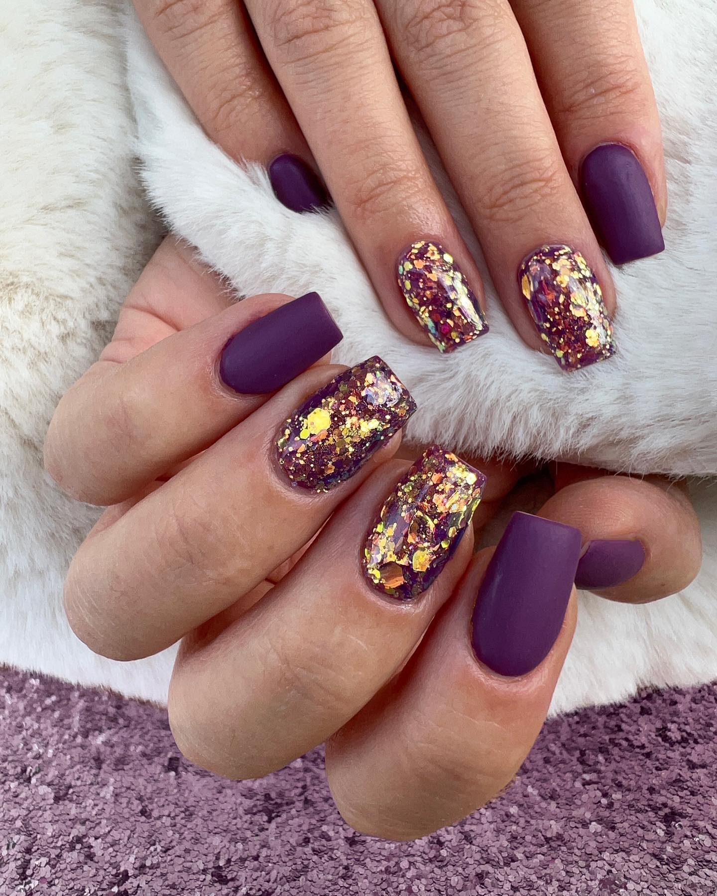 33 Glitter Nail Ideas To Try In 2024!