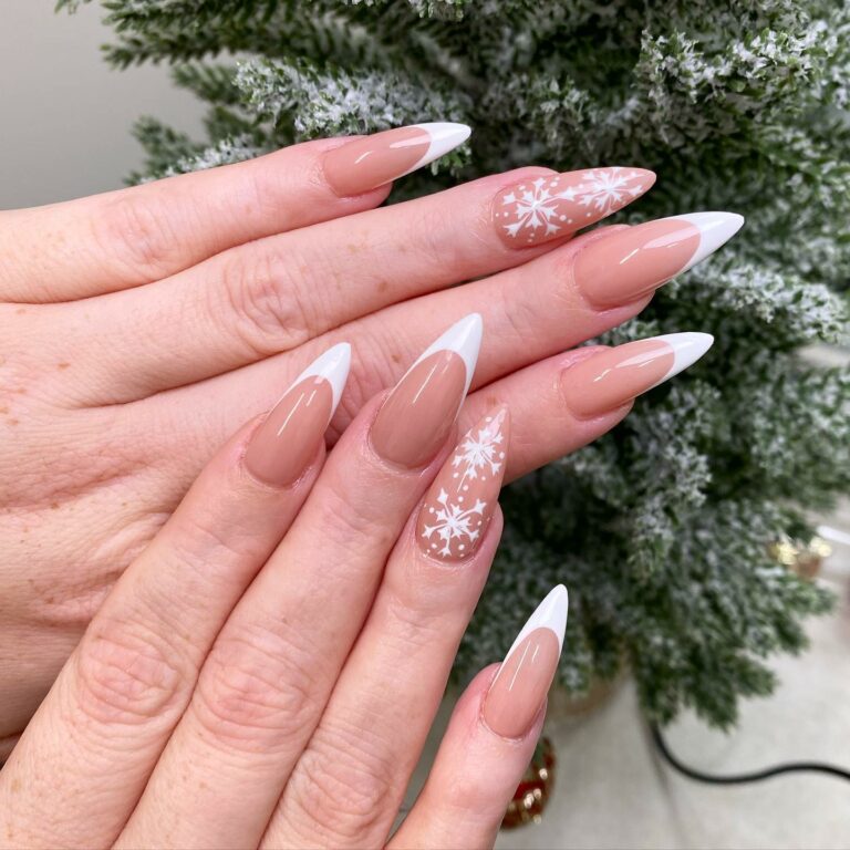 44 Latest Snowflake Nail Ideas To Try In 2024!