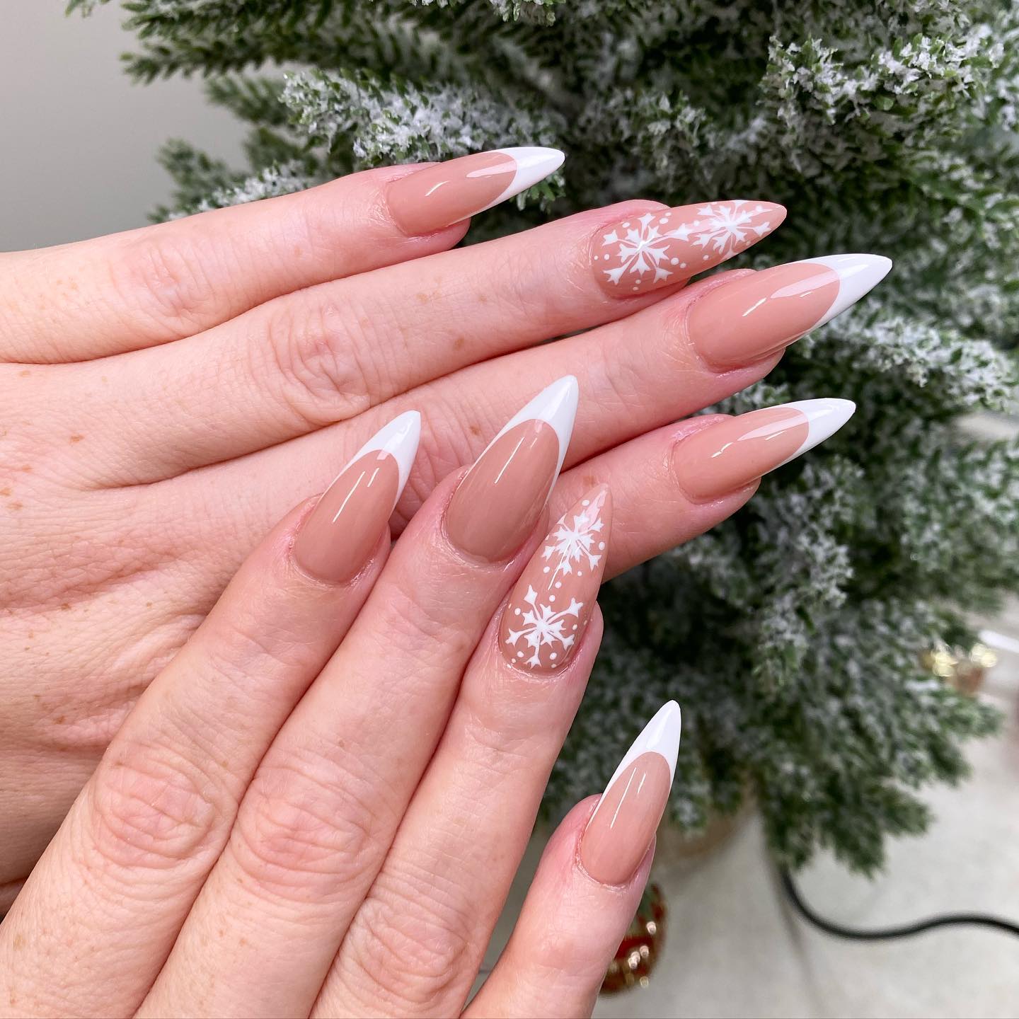 44 Latest Snowflake Nail Ideas To Try In 2024!