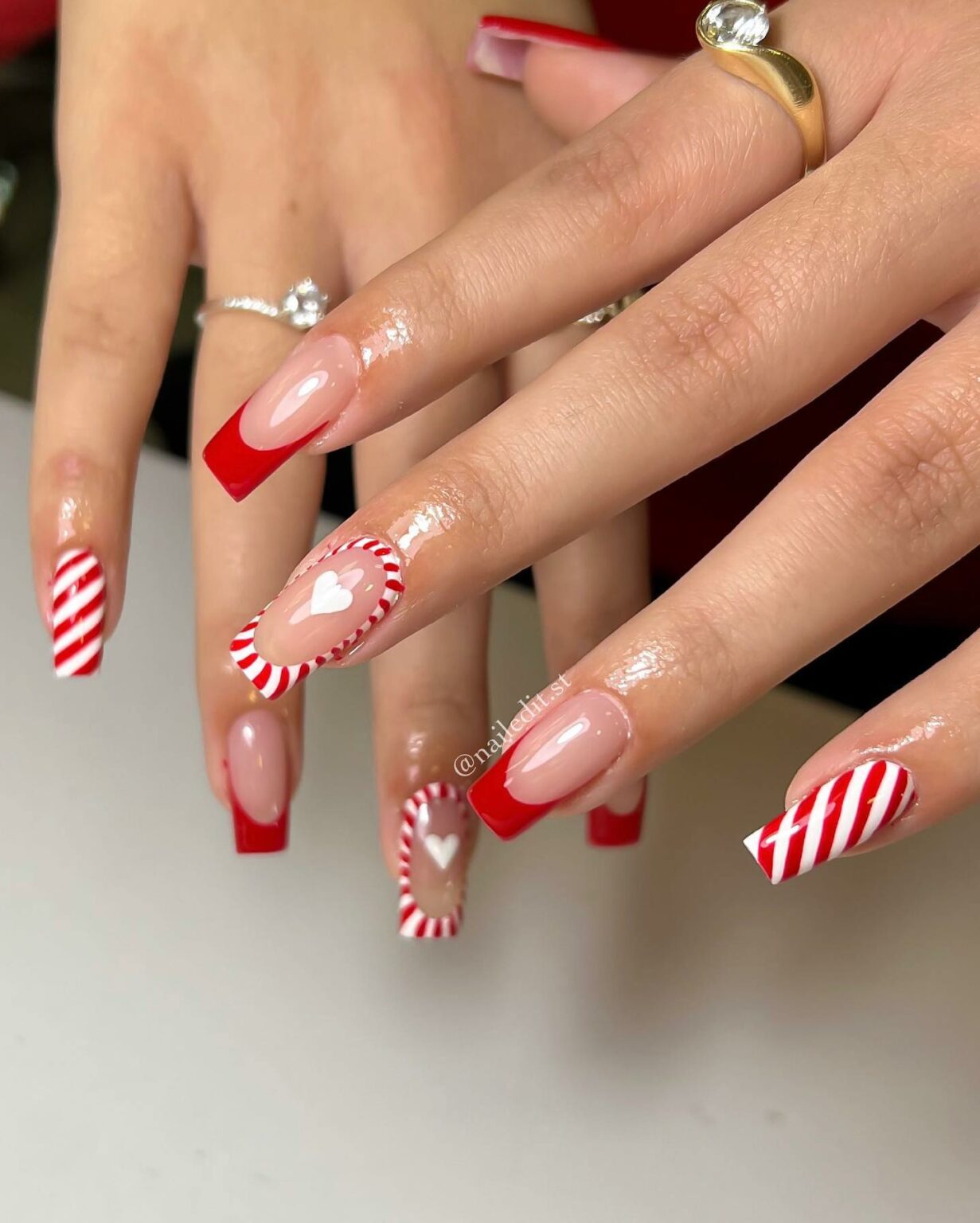 Enjoy 20 Candy Cane Nail Designs in 2024