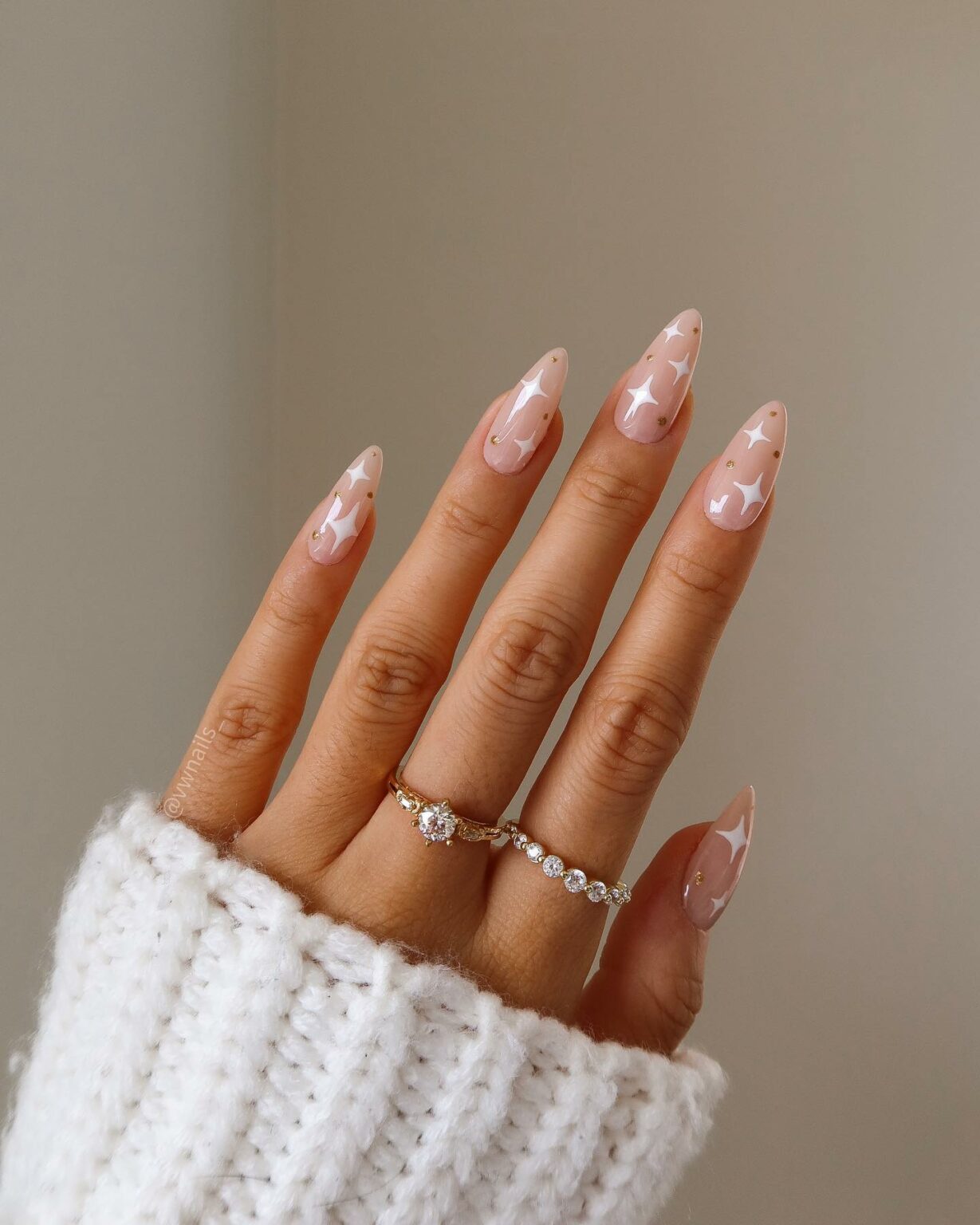 Rock 25 Chic White Almond Nail Designs in 2024
