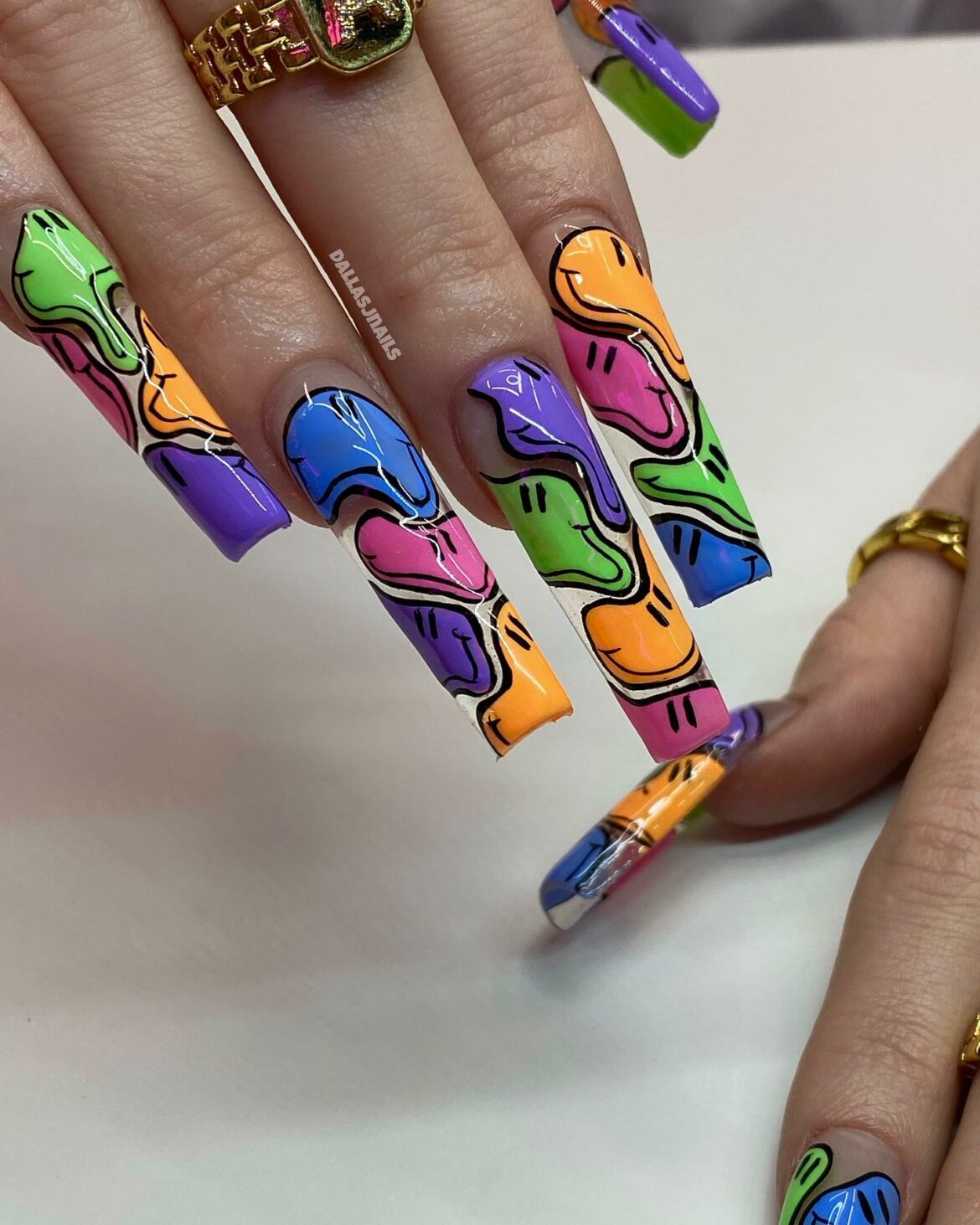 Show Off 25 Smiley Face Nail Designs in 2024