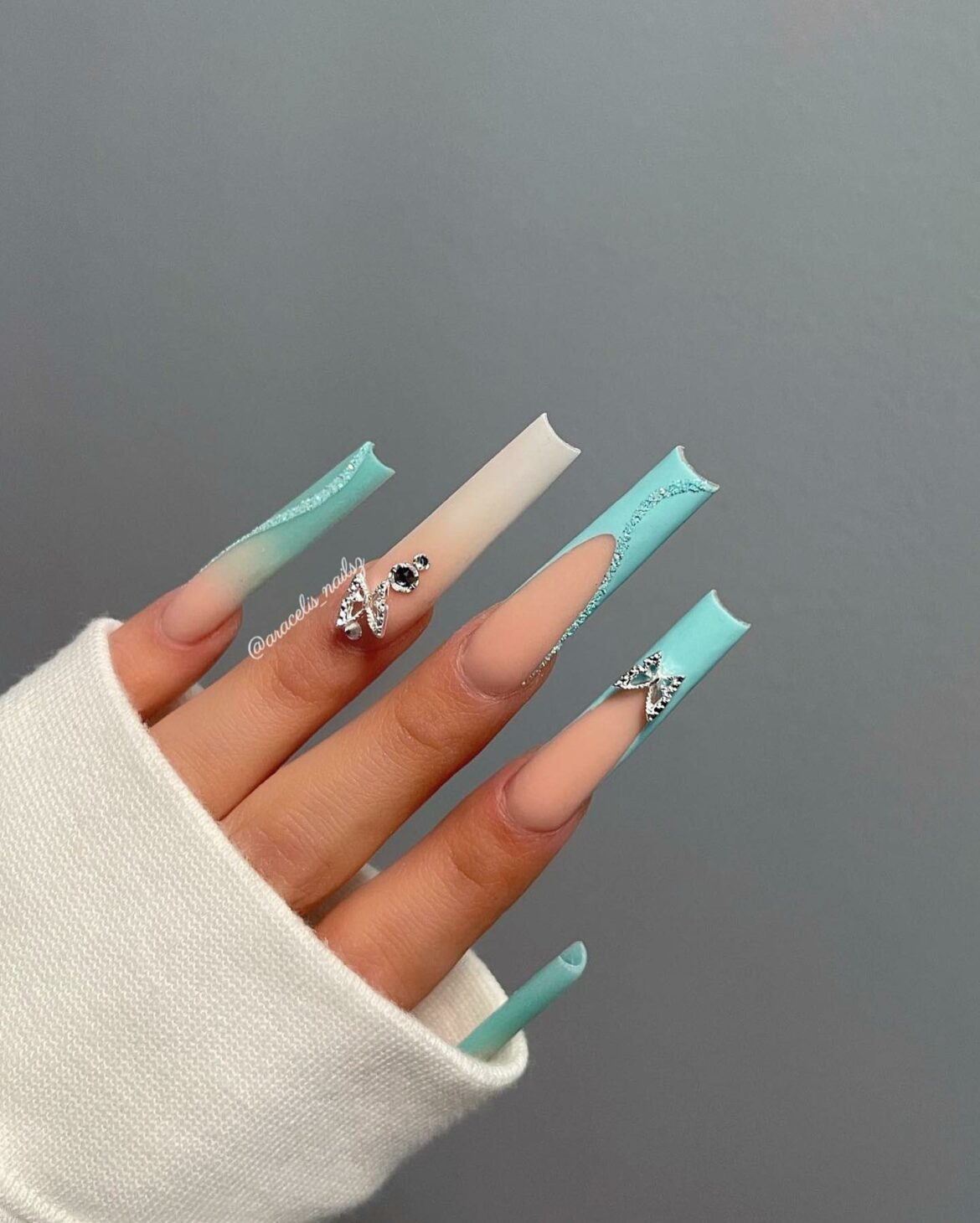 20 Latest Tiffany Blue Nail Ideas To Try In 2024!