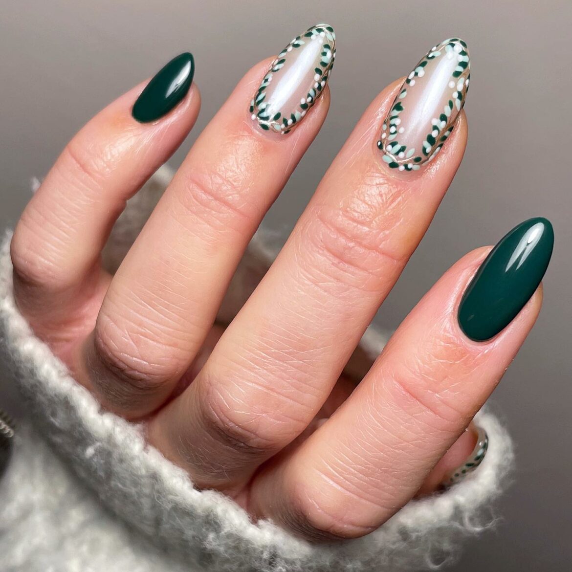 Bring Mistletoe Magic with 20 Mistletoe Nail Ideas in 2024