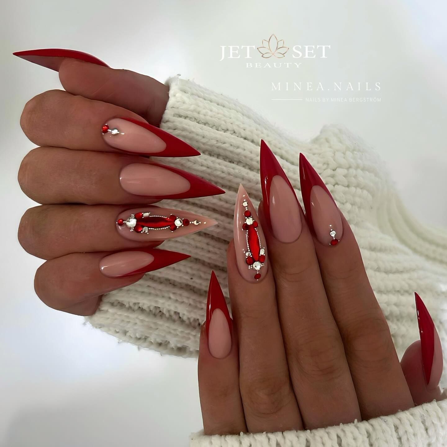 Get Festive with 20 Stiletto Christmas Nail Ideas in 2024