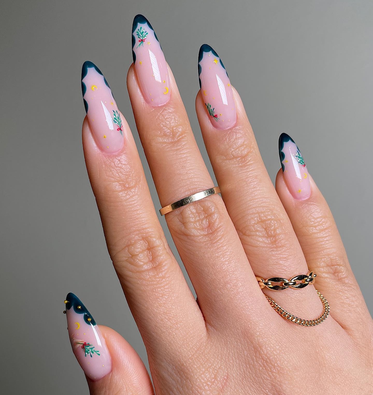 Bring Mistletoe Magic with 20 Mistletoe Nail Ideas in 2024