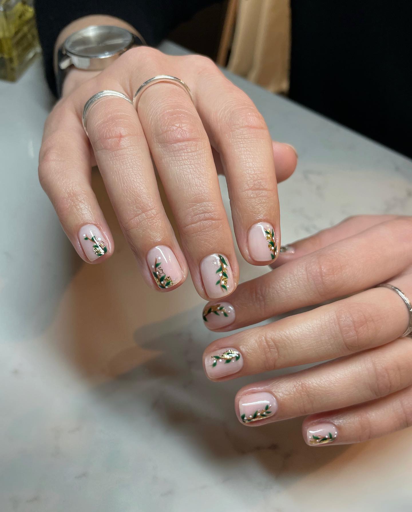 Bring Mistletoe Magic with 20 Mistletoe Nail Ideas in 2024