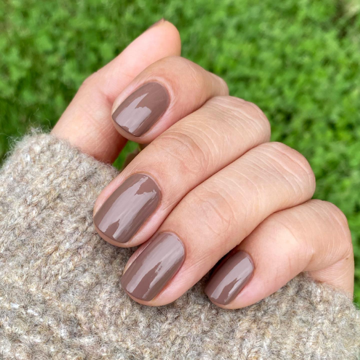 Bring Warmth with 20 Light Brown Nail Ideas in 2024