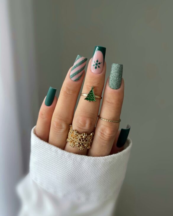 Get Festive with 25 Green Christmas Nail Ideas in 2024