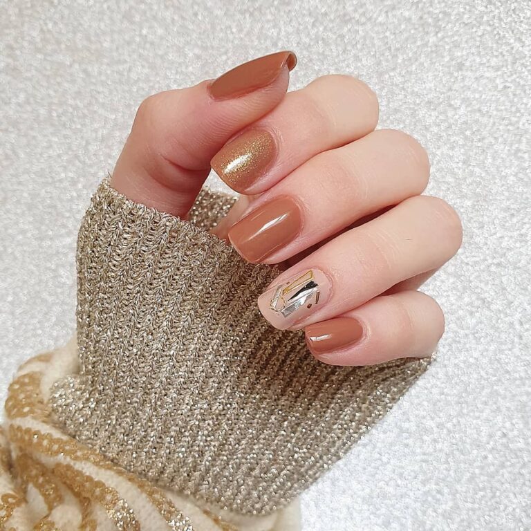 Bring Warmth with 20 Light Brown Nail Ideas in 2024