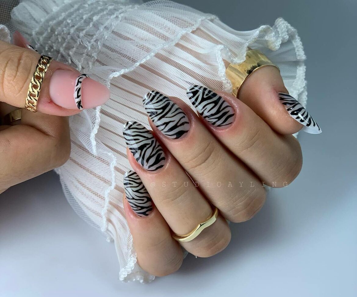 20 LATEST WILD STRIPE NAIL DESIGNS TO TRY IN 2024!