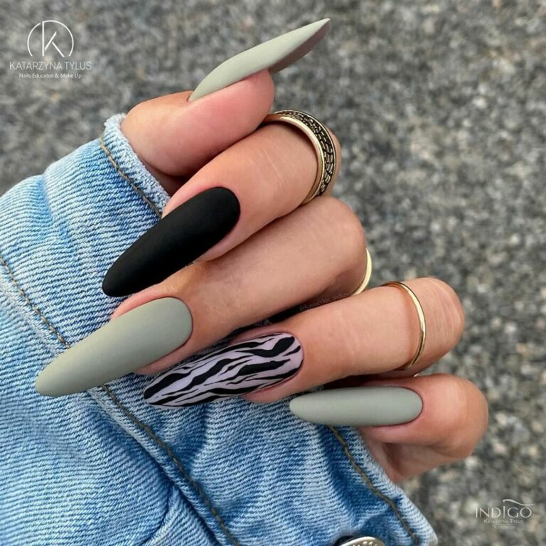 20 LATEST WILD STRIPE NAIL DESIGNS TO TRY IN 2024!